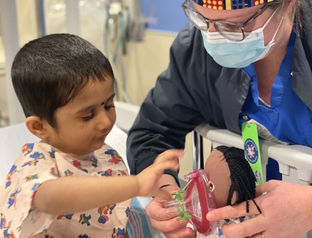 Child Life Program – Services | The Children's Hospital at Montefiore